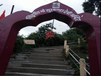 Trek route of Surkanda Devi Temple in Dhanaulti, Uttarakhand