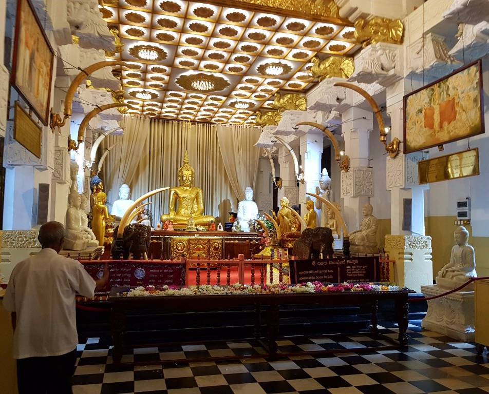 Temple of the Tooth Relic Sri Lanka, History, Timings & Entry fees