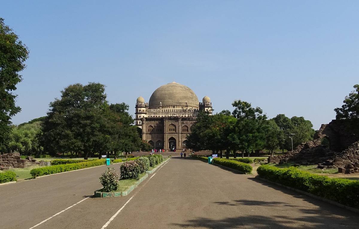 Gol Gumbaz Bijapur, History, Architecture, Timings, Facts, Entry Fee