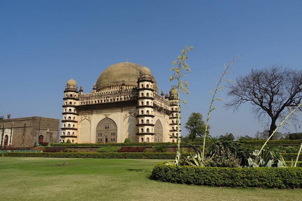 Gol Gumbaz Bijapur, History, Architecture, Timings, Facts, Entry Fee