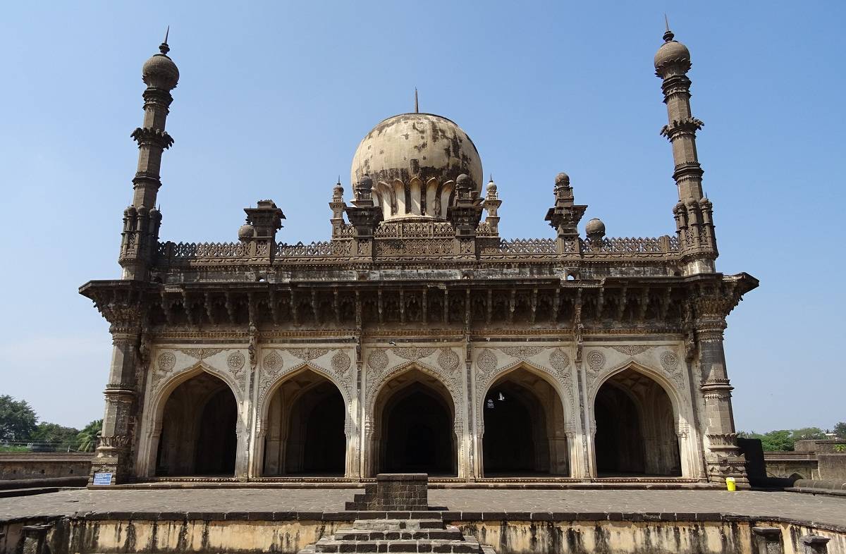 Ibrahim Rauza Bijapur, History, Entry Fee, Facts & Timings