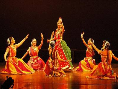 Raas Leela Folk Dance, History, Costume, Style, Origin