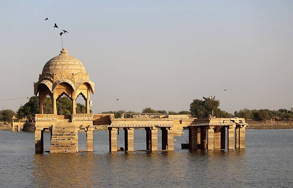 Gadisar Lake Jaisalmer, Timings, Information, Boating, Reviews