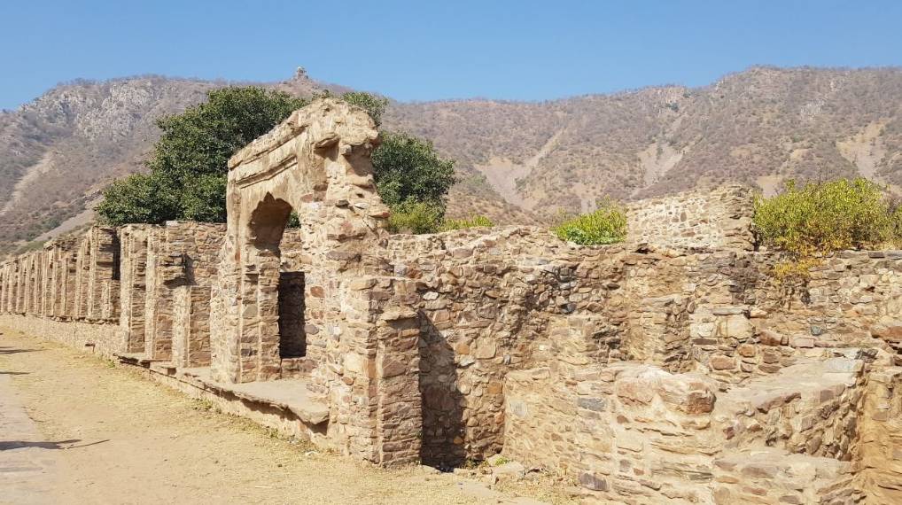 Haunted Bhangarh Fort, History, Timings, Facts & Stories
