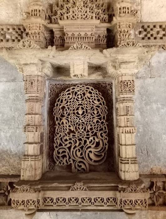 Adalaj Stepwell Ahmedabad, History, Timings, Entry Fee & Facts