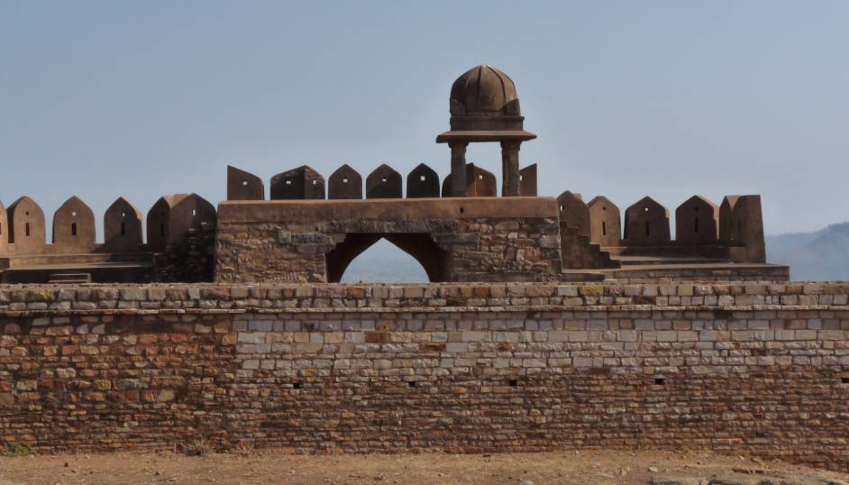 Kalinjar Fort Banda, History, Timings, Entry Fee & Photos