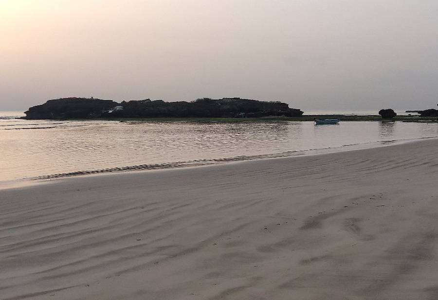 Nagoa Beach Diu, Tourist Attractions, Best Time to Visit, Photos