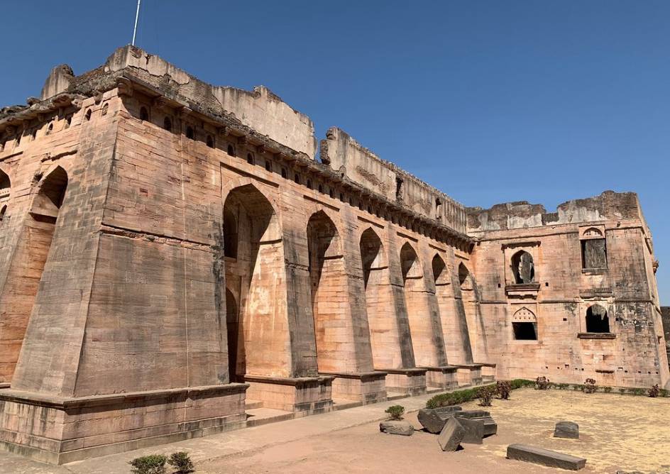 Hindola Mahal Mandu, History, Timings, Swing Palace, Entry Fee