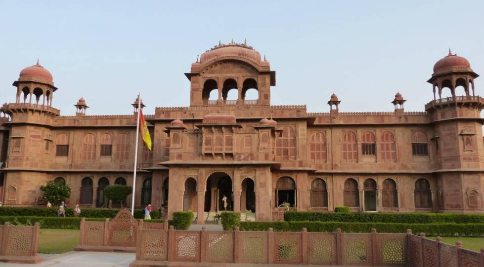 Lalgarh Palace & Museum, History, Timings, Entry Fee, Images