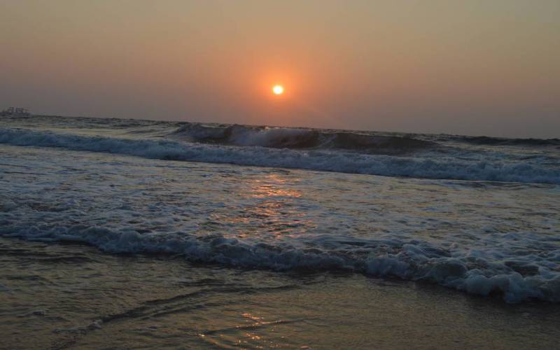 Sinquerim Beach Goa, Tourist Attractions, Images, Things to do
