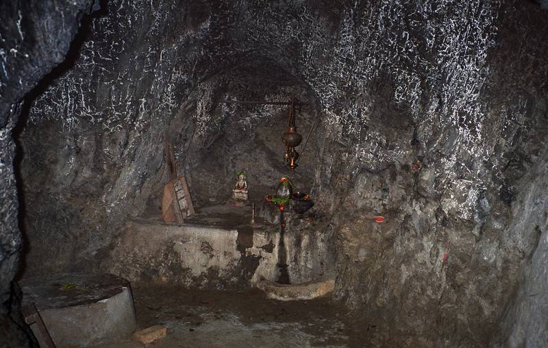 Vashistha Cave Rishikesh, timings, history, meditation, yoga, distance