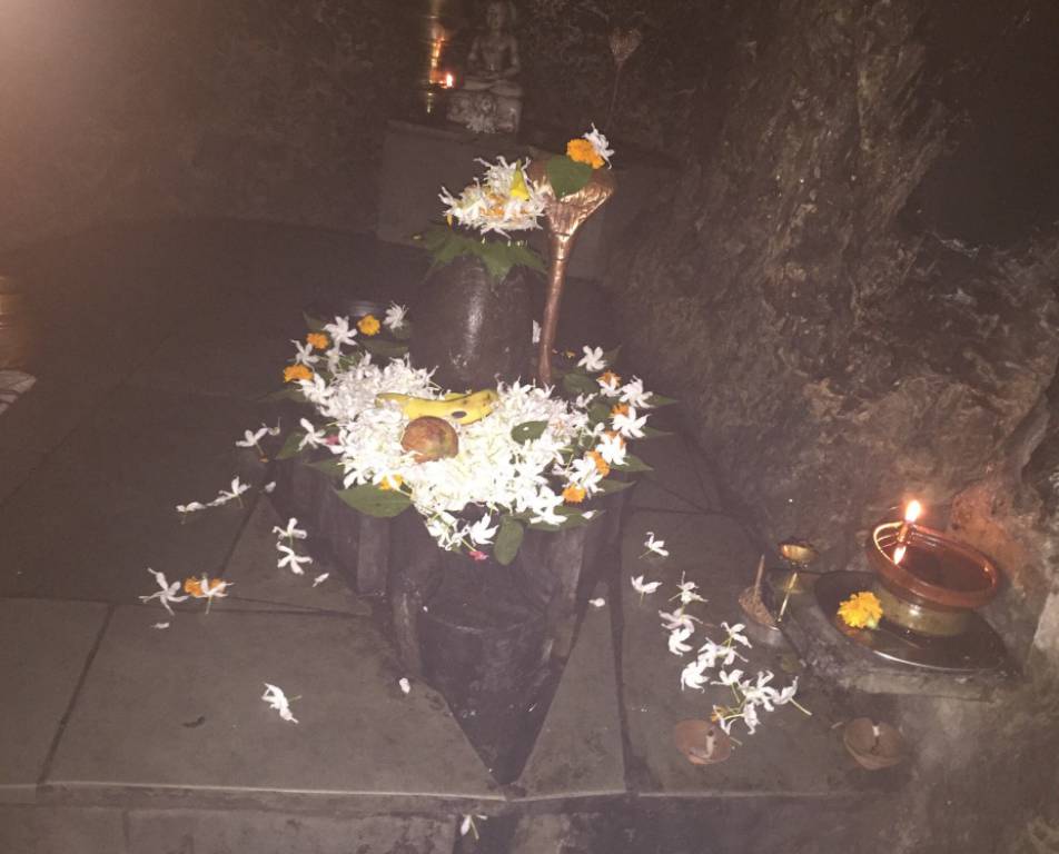 Vashistha Cave Rishikesh, timings, history, meditation, yoga, distance