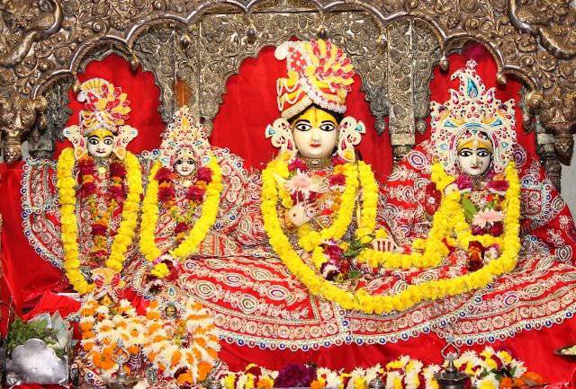 Kanak Bhavan Temple Ayodhya, timings, history, darshan, distance