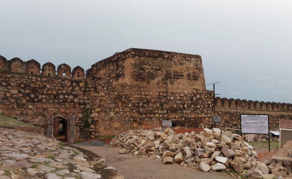 Jhansi Fort | Jhansi ka kila, history, entry fee, ticket, timings, museum